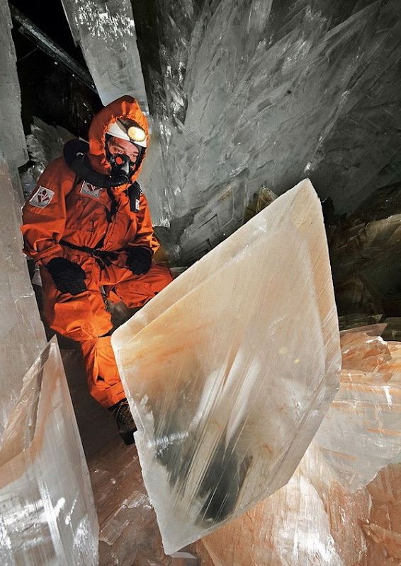 Giant Crystal Cave in the Mexican Desert | Amusing Planet